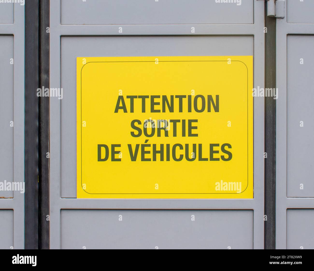 Vehicles exit sign hi-res stock photography and images - Alamy