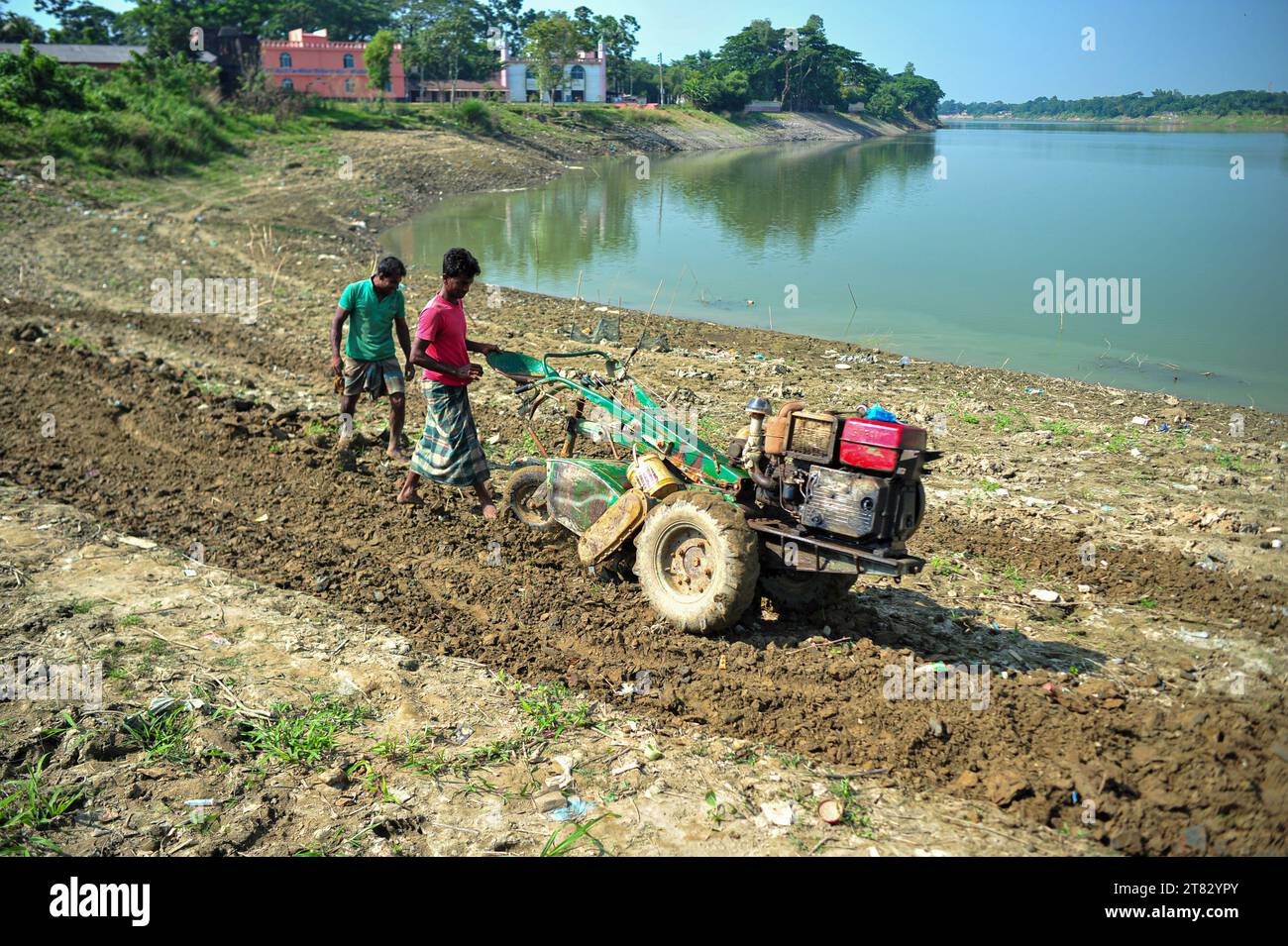 Dumped machines hi-res stock photography and images - Alamy