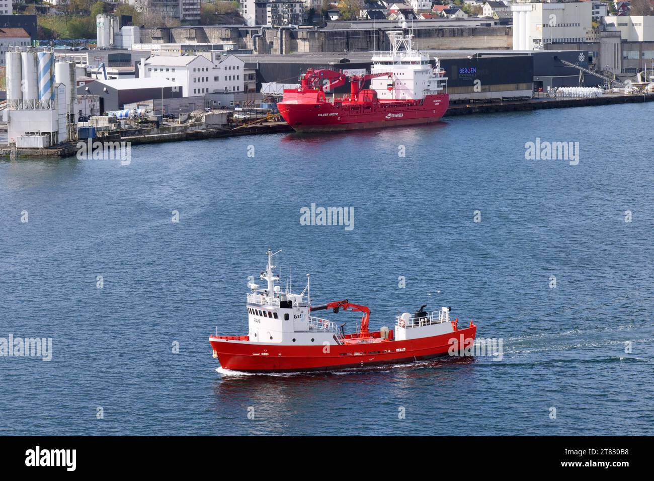 Schiffsverkehr - MS Rani Frachter leauft in den Hafen von Bergen ...
