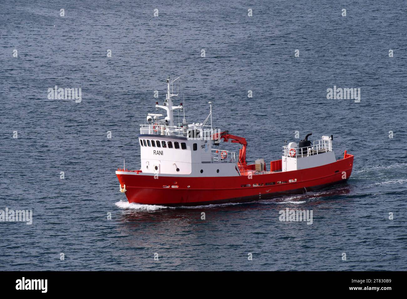 Schiffsverkehr - MS Rani Frachter leauft in den Hafen von Bergen ...