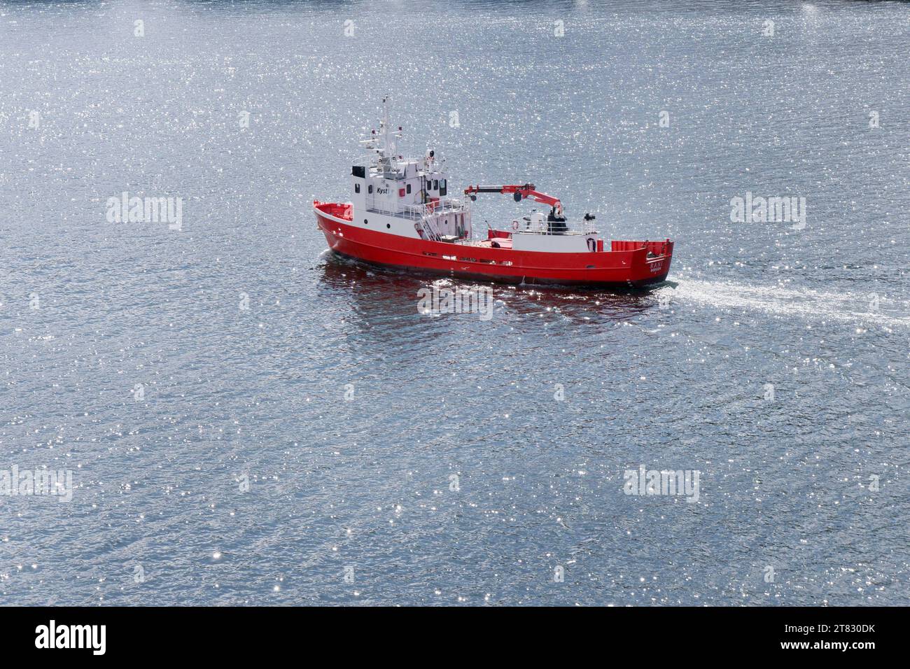 Schiffsverkehr - MS Rani Frachter leauft in den Hafen von Bergen ...