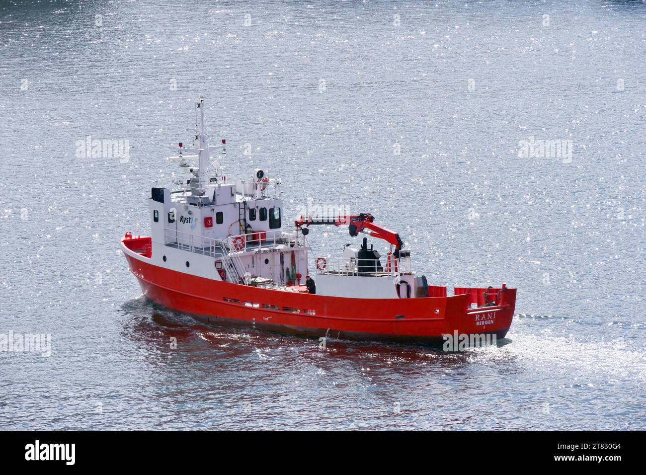 Schiffsverkehr - MS Rani Frachter leauft in den Hafen von Bergen ...