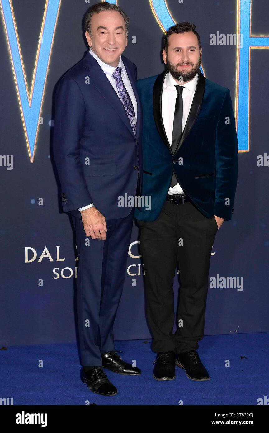 Peter Del Vecho und Juan Pablo Reyes Lancaster-Jones bei der Premiere ...