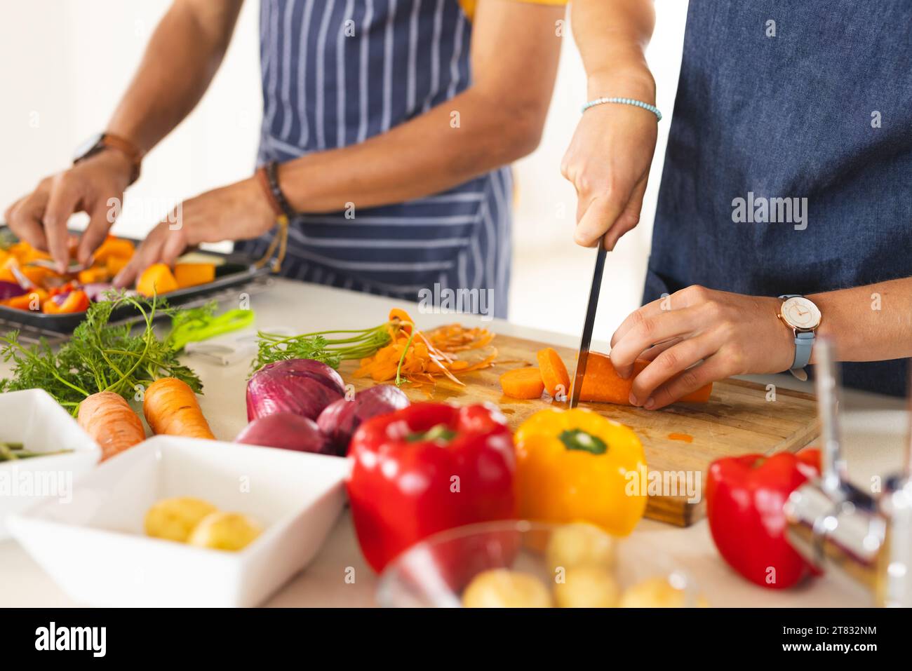 Chopping hands hi-res stock photography and images - Alamy