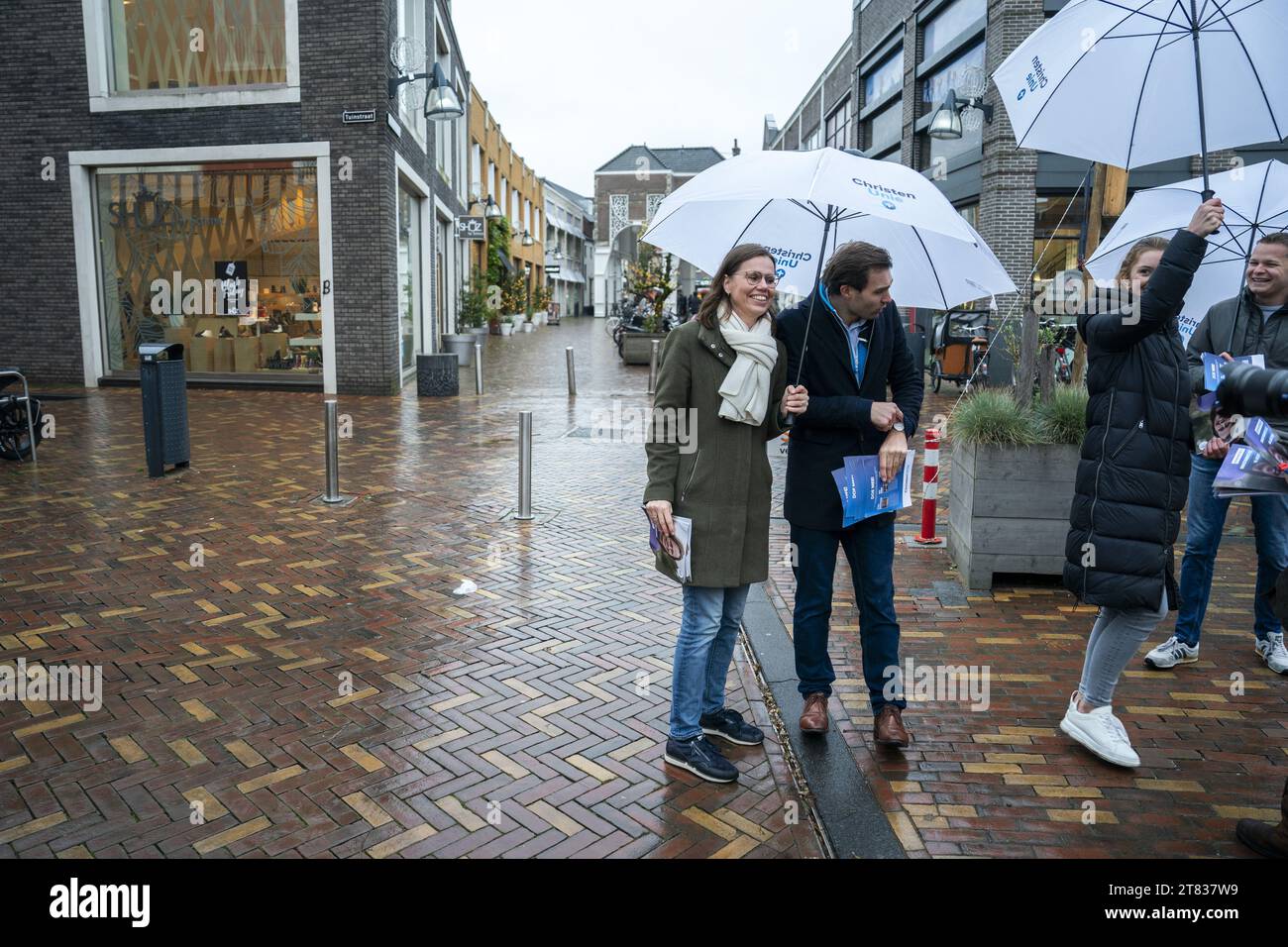 Men in wet jeans hi-res stock photography and images - Alamy