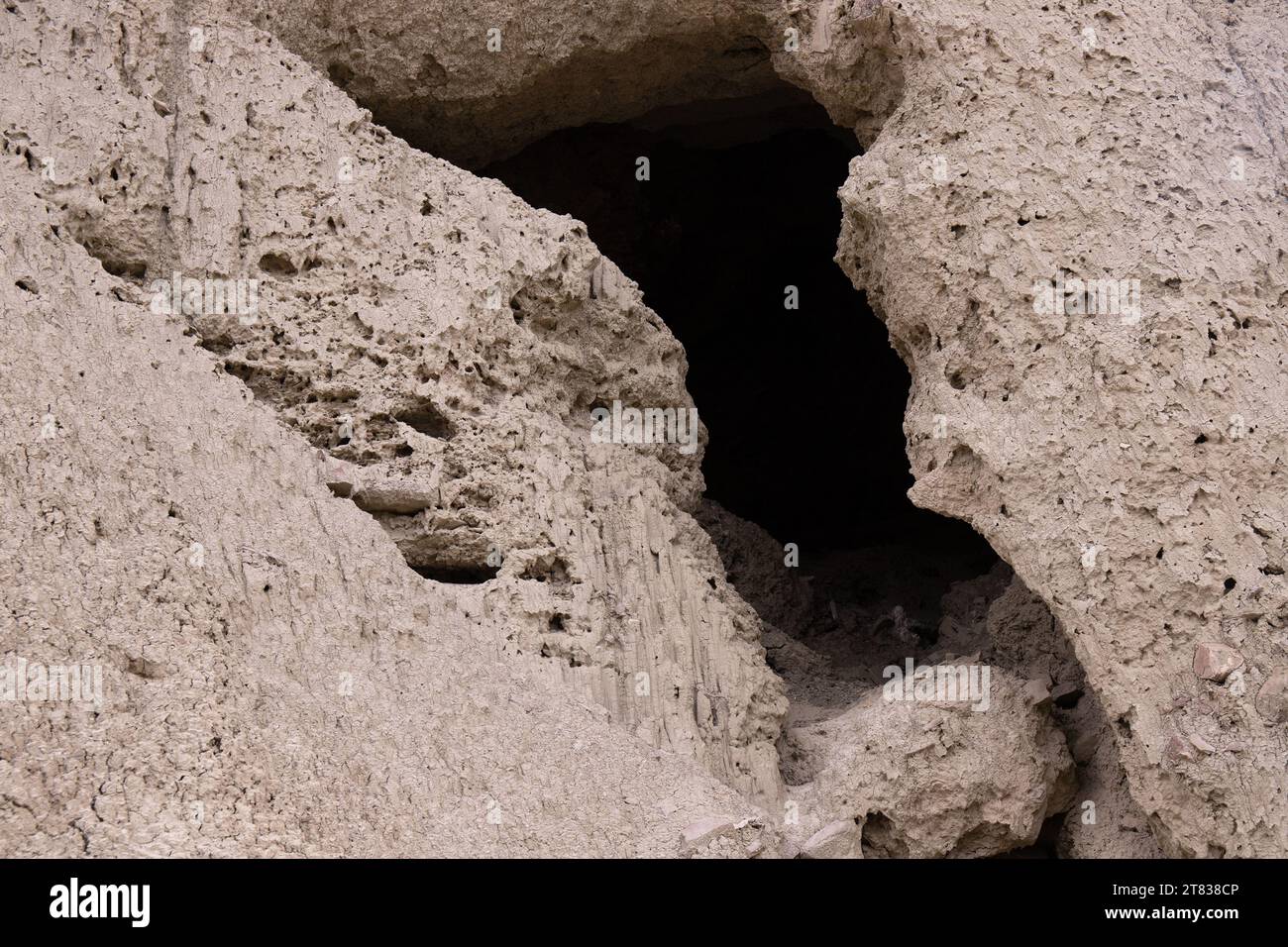 Deep cave hi-res stock photography and images - Alamy