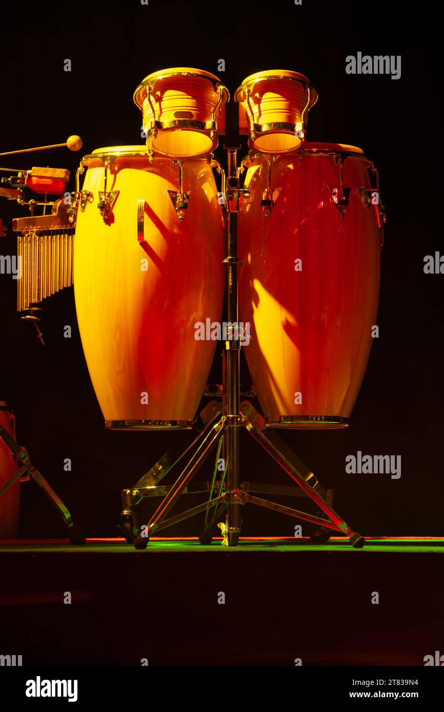 African drums hi-res stock photography and images - Alamy
