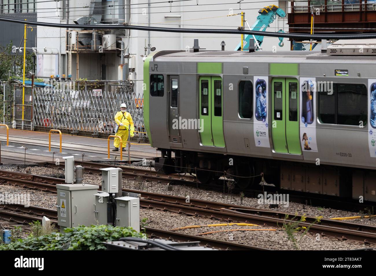 Tokyo, Japan. 18th Nov, 2023. A flagger slows down an Osaki-bound ...