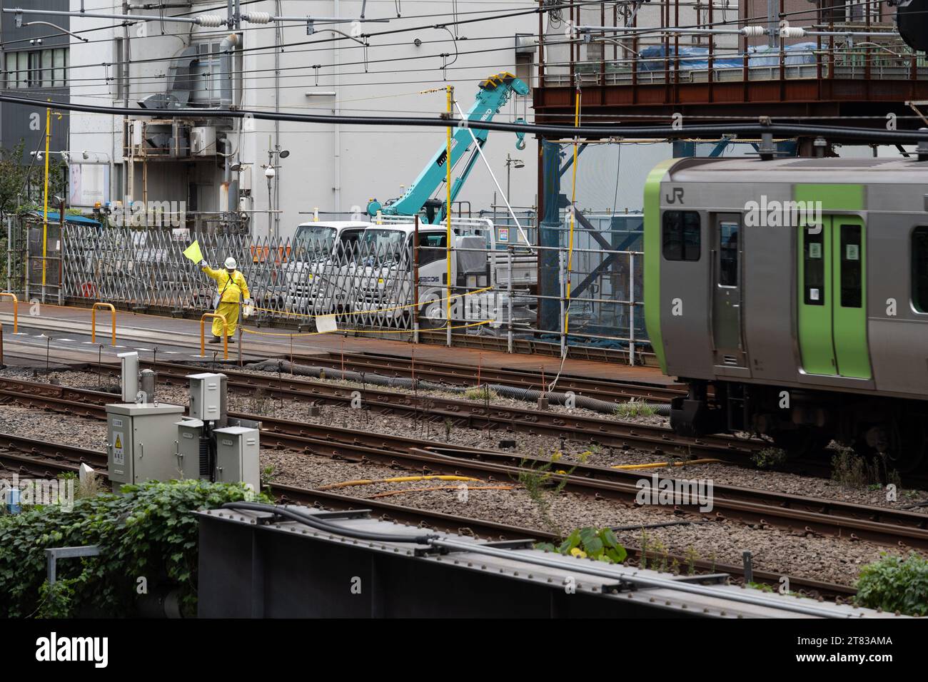 Tokyo, Japan. 18th Nov, 2023. A flagger slows down an Osaki-bound ...
