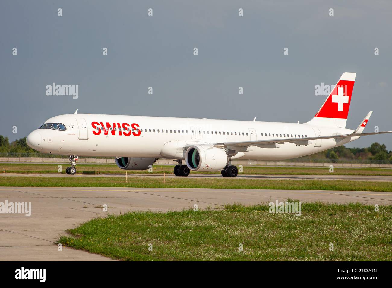 Passenger plane SWISS Airline Airbus A321-271NX HB-JPB. Airport apron ...