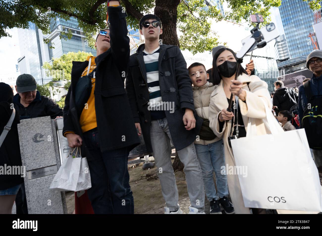 Japanese selfie sticks hi-res stock photography and images - Alamy