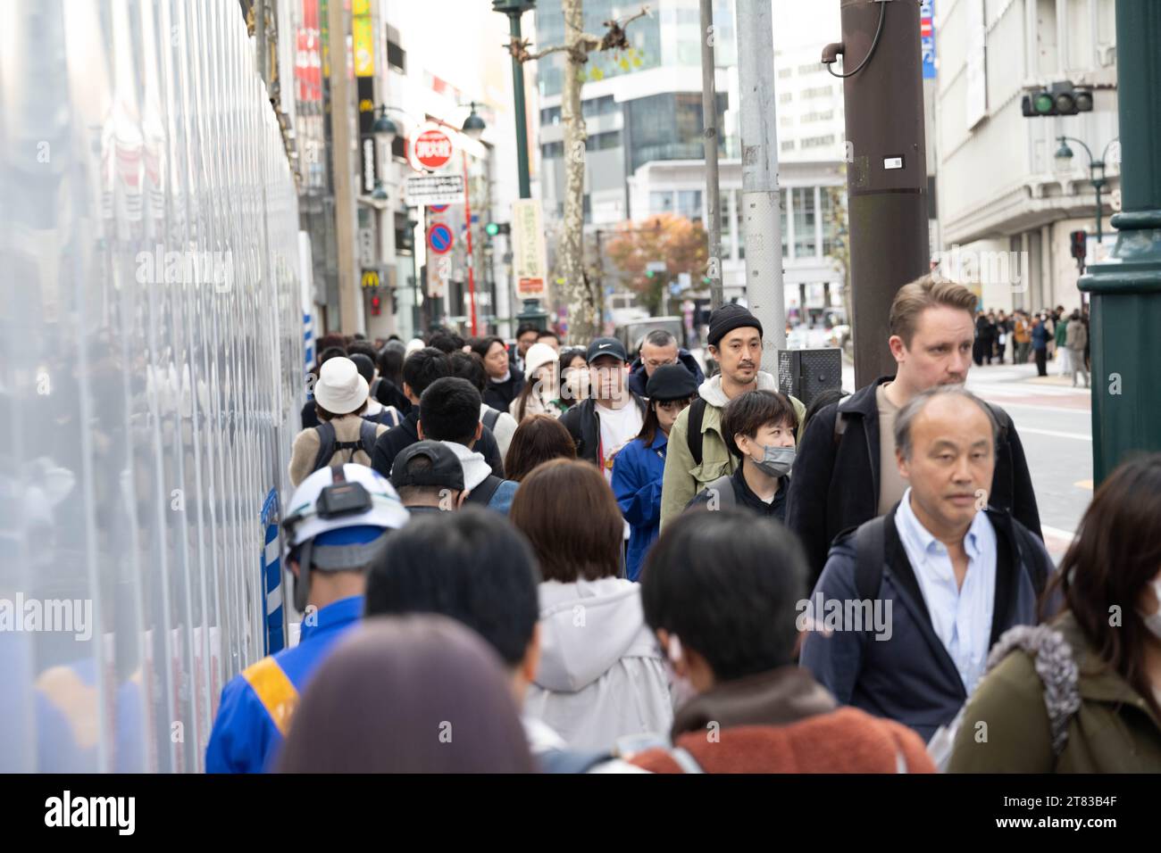 Packed tokyo train hi-res stock photography and images - Alamy