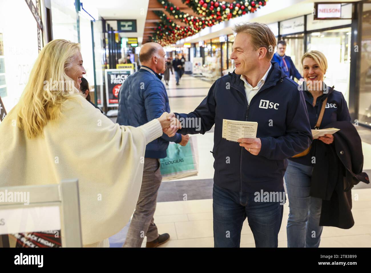 DIEMEN - NSC party leader Pieter Omtzigt is campaigning at the ...