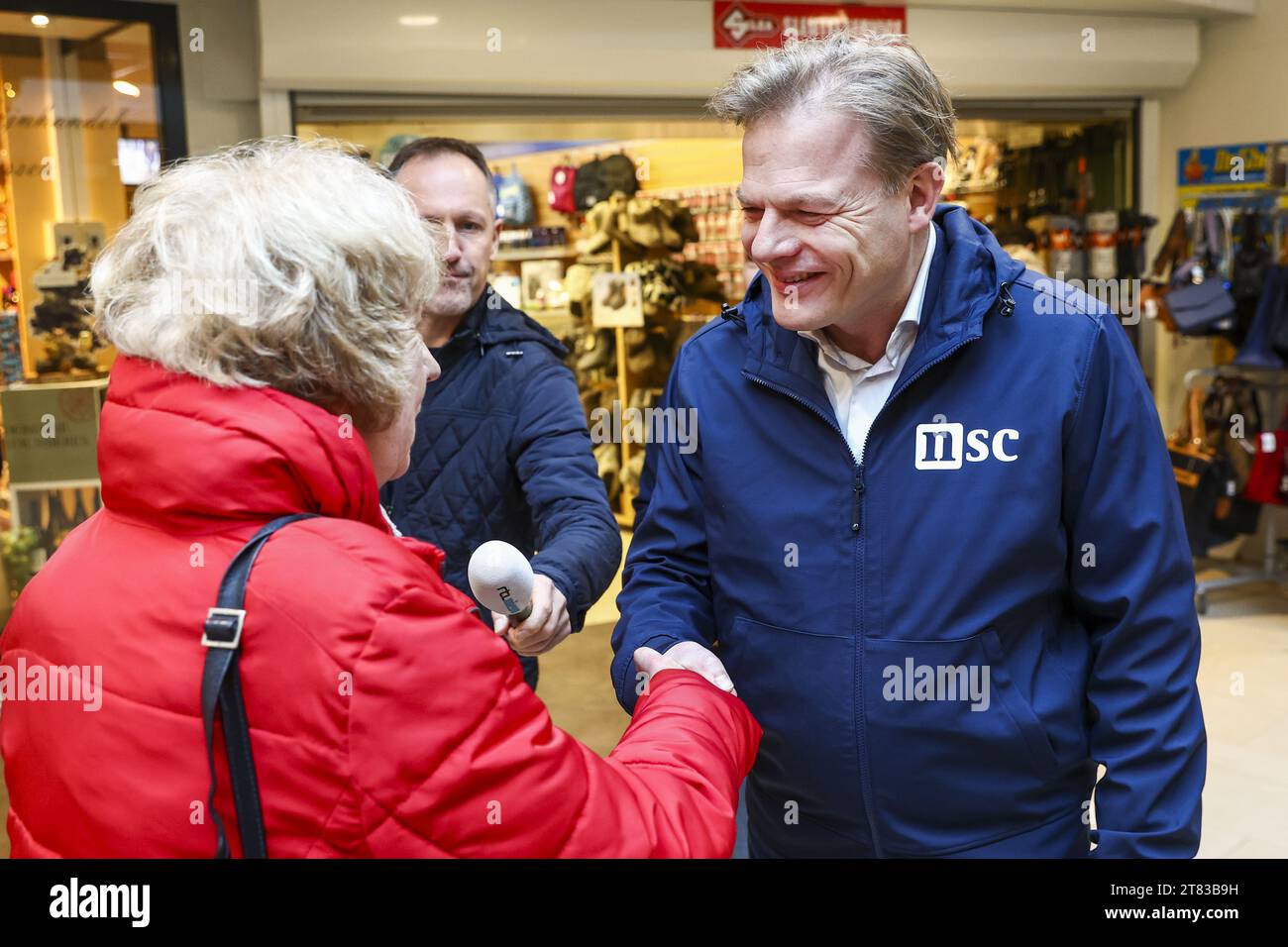 DIEMEN - NSC party leader Pieter Omtzigt is campaigning at the ...