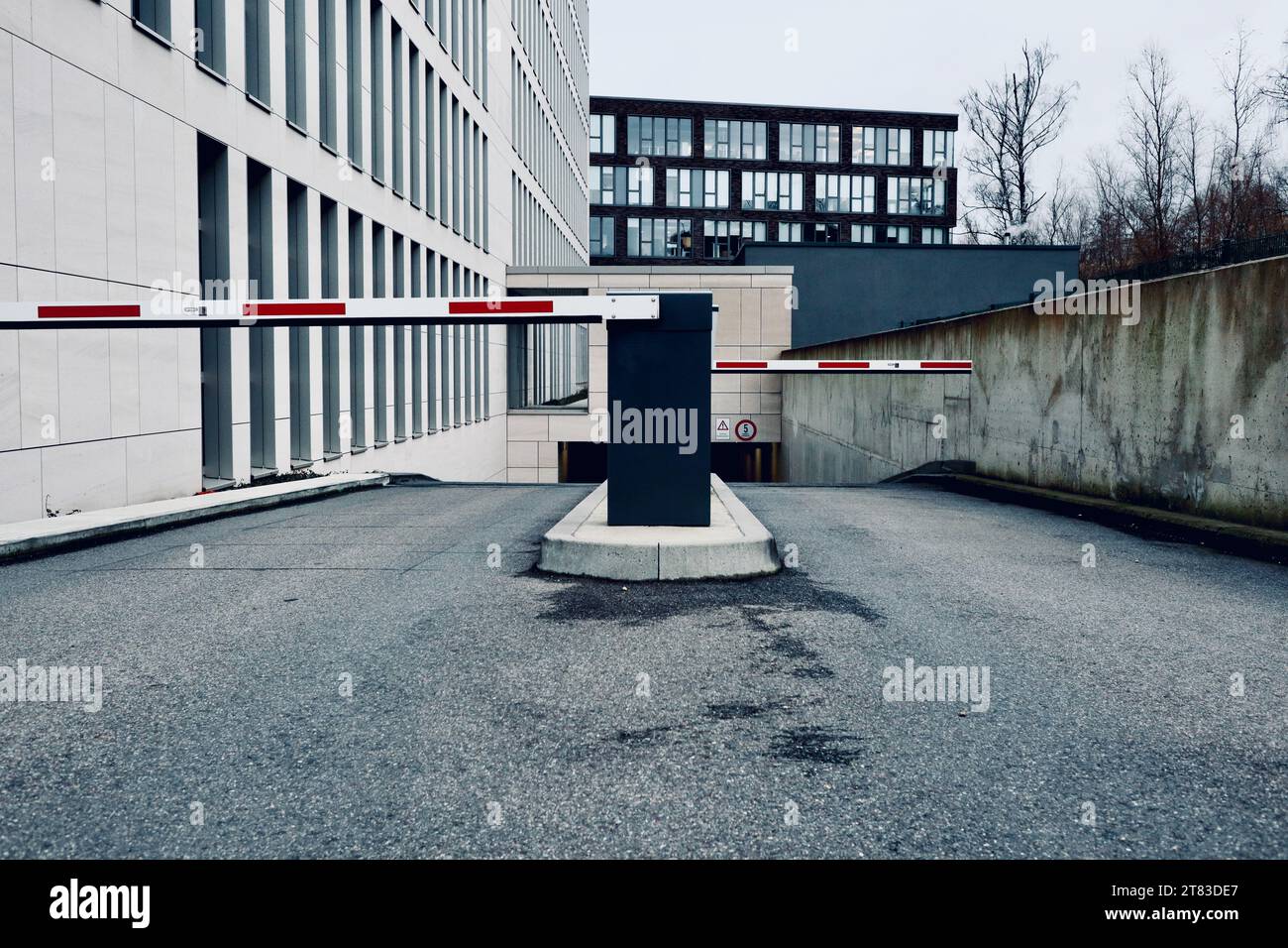 Tiefgarage einfahrt hi-res stock photography and images - Alamy