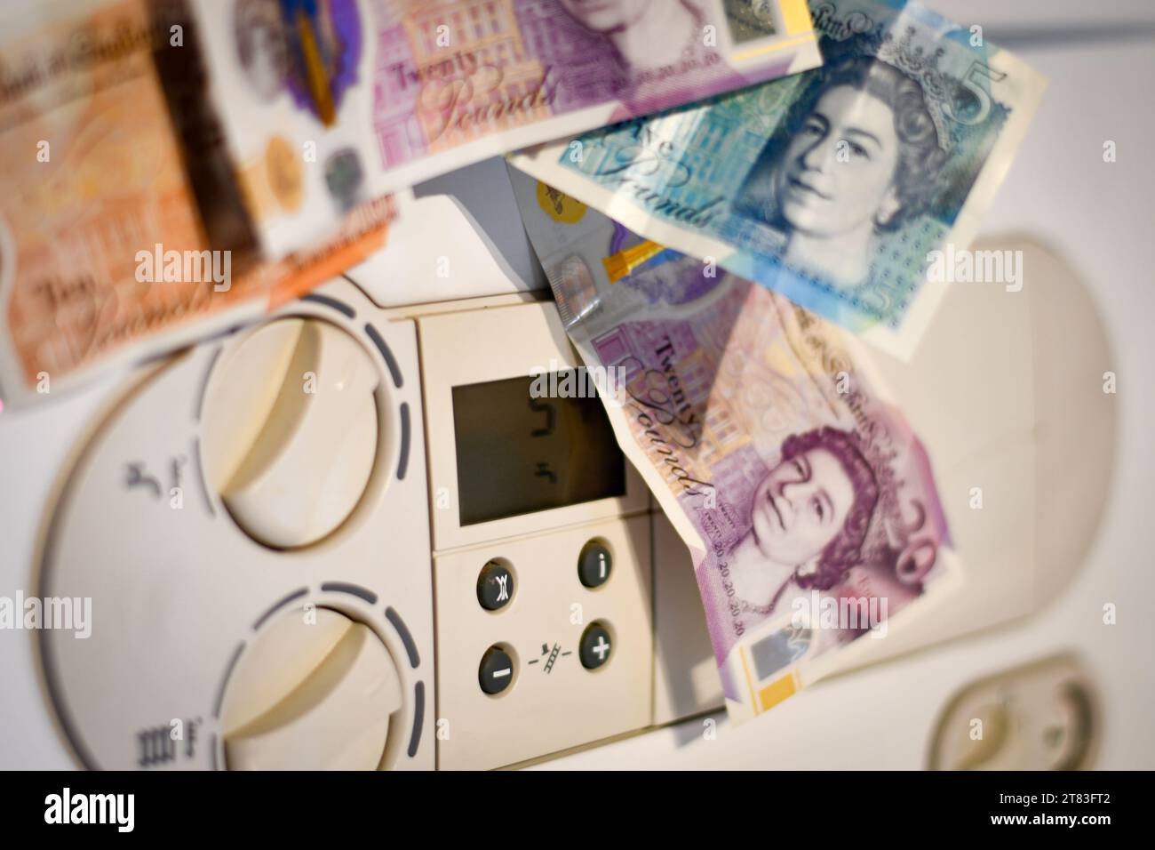 English cash hi-res stock photography and images - Alamy