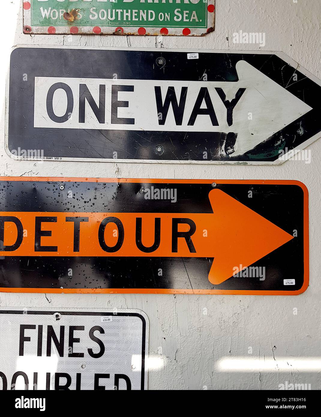 Vintage road signs hi-res stock photography and images - Alamy