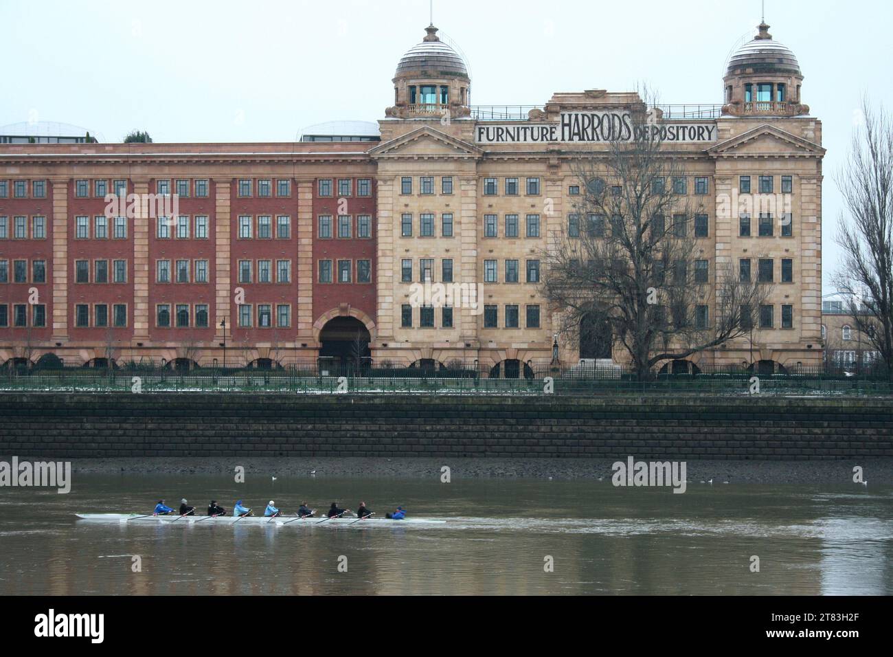 Warehouse buildings london bridge hi-res stock photography and images ...