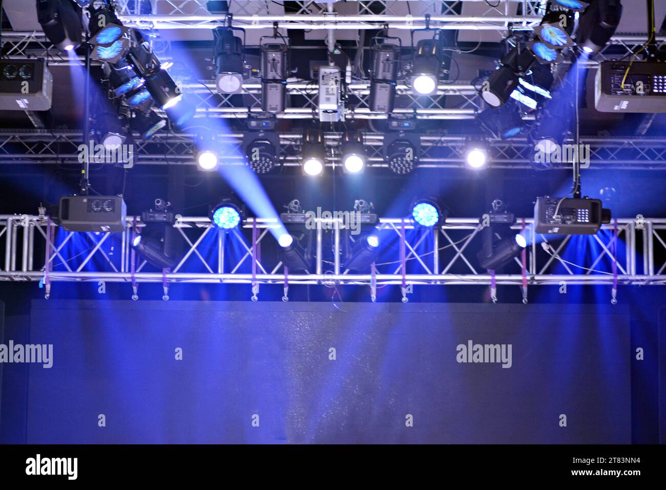 Spotlight magic hi-res stock photography and images - Alamy