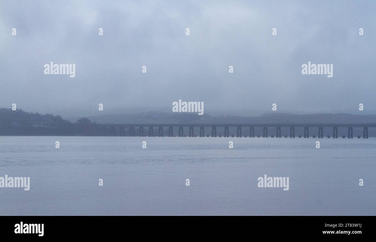 Misty dundee hi-res stock photography and images - Alamy Misty dundee hi-res stock photography and images - Alamy