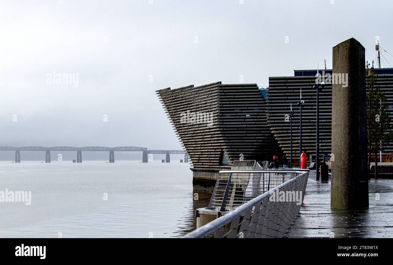 Misty dundee hi-res stock photography and images - Alamy Misty dundee hi-res stock photography and images - Alamy