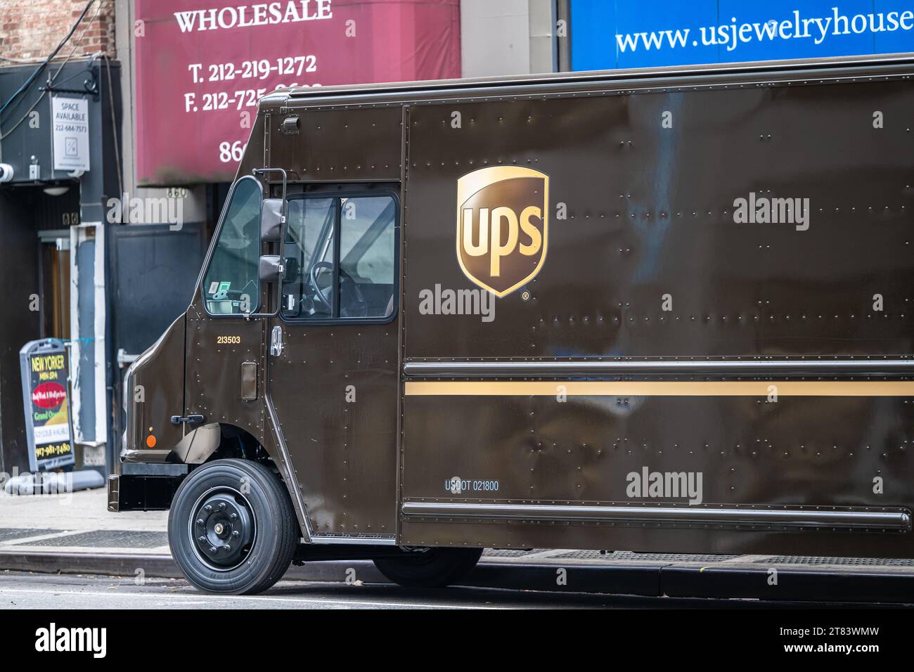 Ups van new york hi-res stock photography and images - Alamy
