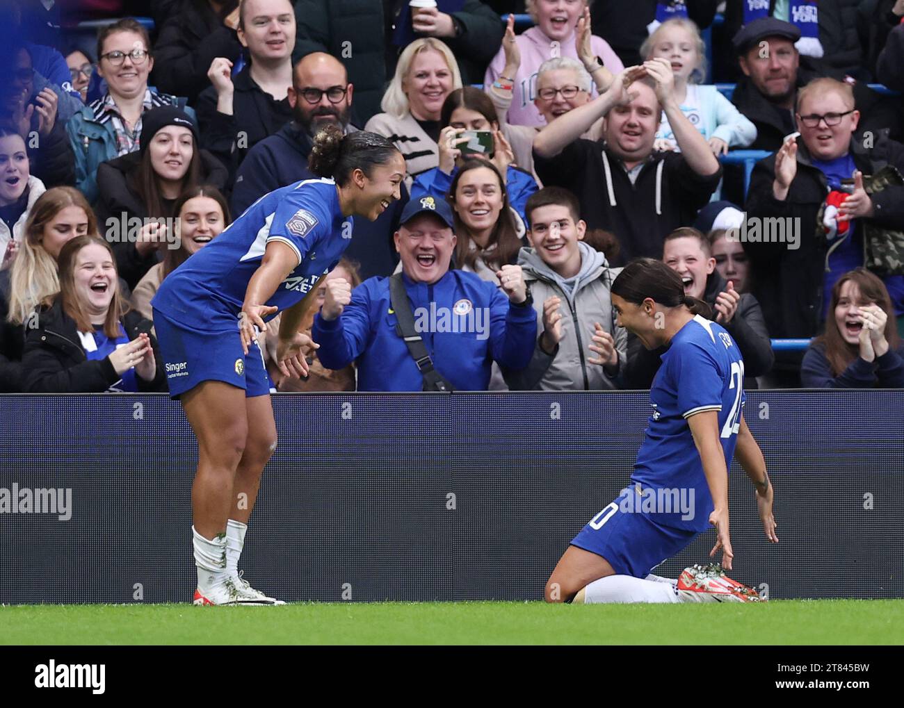 L r chelsea women sam kerr chelsea women hi-res stock photography and ...