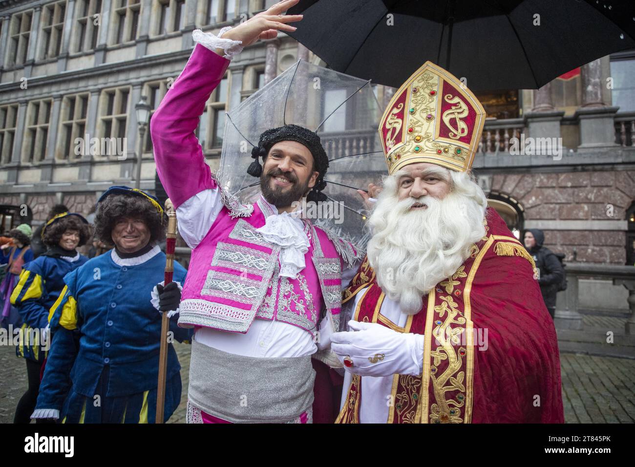 Antwerp, Belgium. 18th Nov, 2023. Ramon and Sinterklaas/ Saint-Nicolas ...