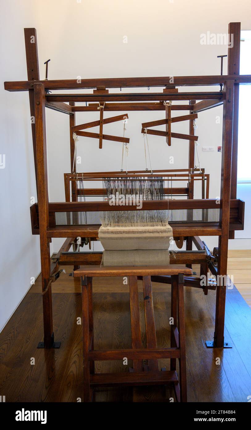 Medieval loom hi-res stock photography and images - Alamy