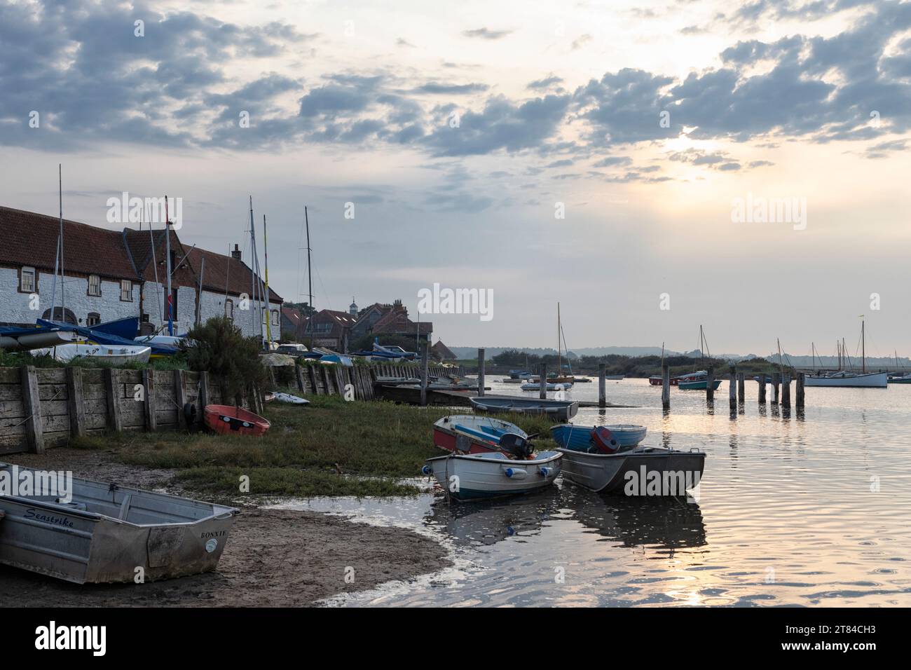 Boating ships in sunset hi-res stock photography and images - Alamy