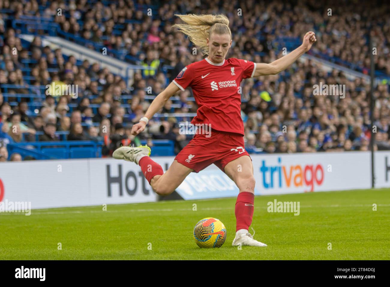Chelsea, UK. 18th Nov, 2023. Jenna Clark (17 Liverpool) during the ...