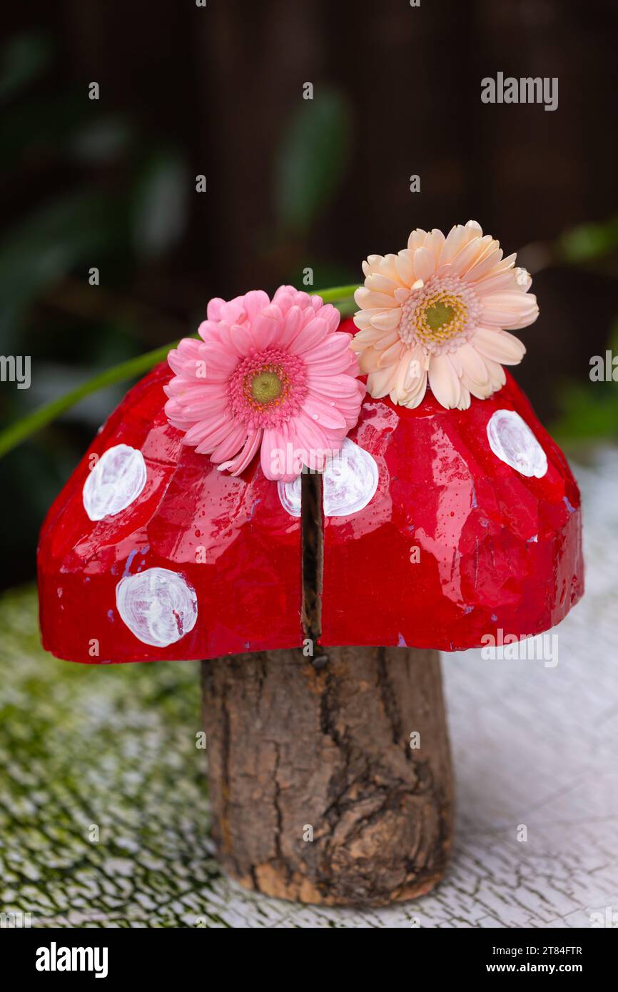Carvved mushroom hi-res stock photography and images - Alamy