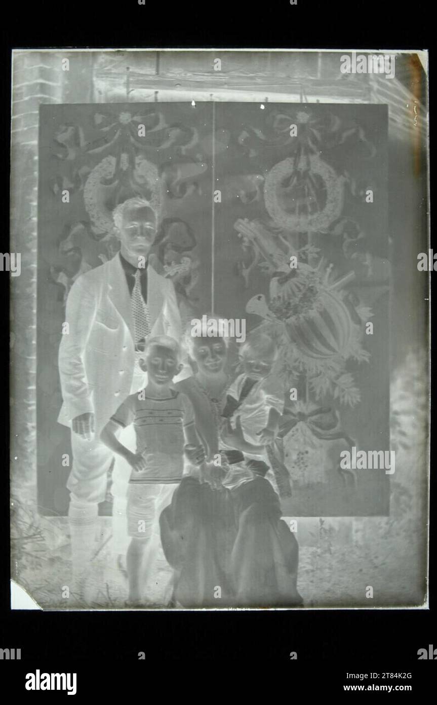 Johann Victor Krämer The Krämer family in the studio, recorded in front ...