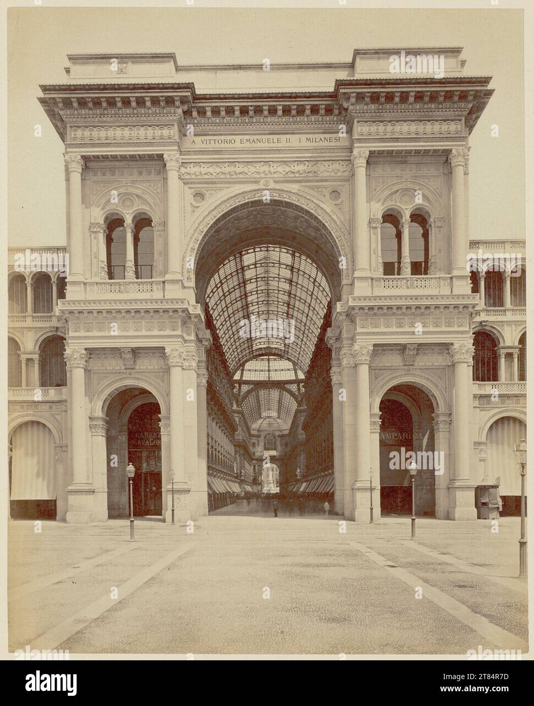 Pedestrians vehicles on milan street hi-res stock photography and ...