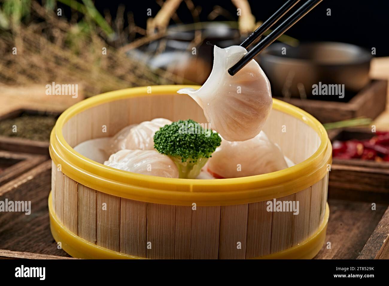 HAR-GAO PRAWN DUMPLING ，dim sum- Steamed prawn dumpling in a bamboo ...