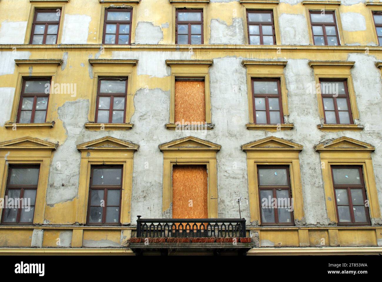 tenement house in old city Stock Photo - Alamy