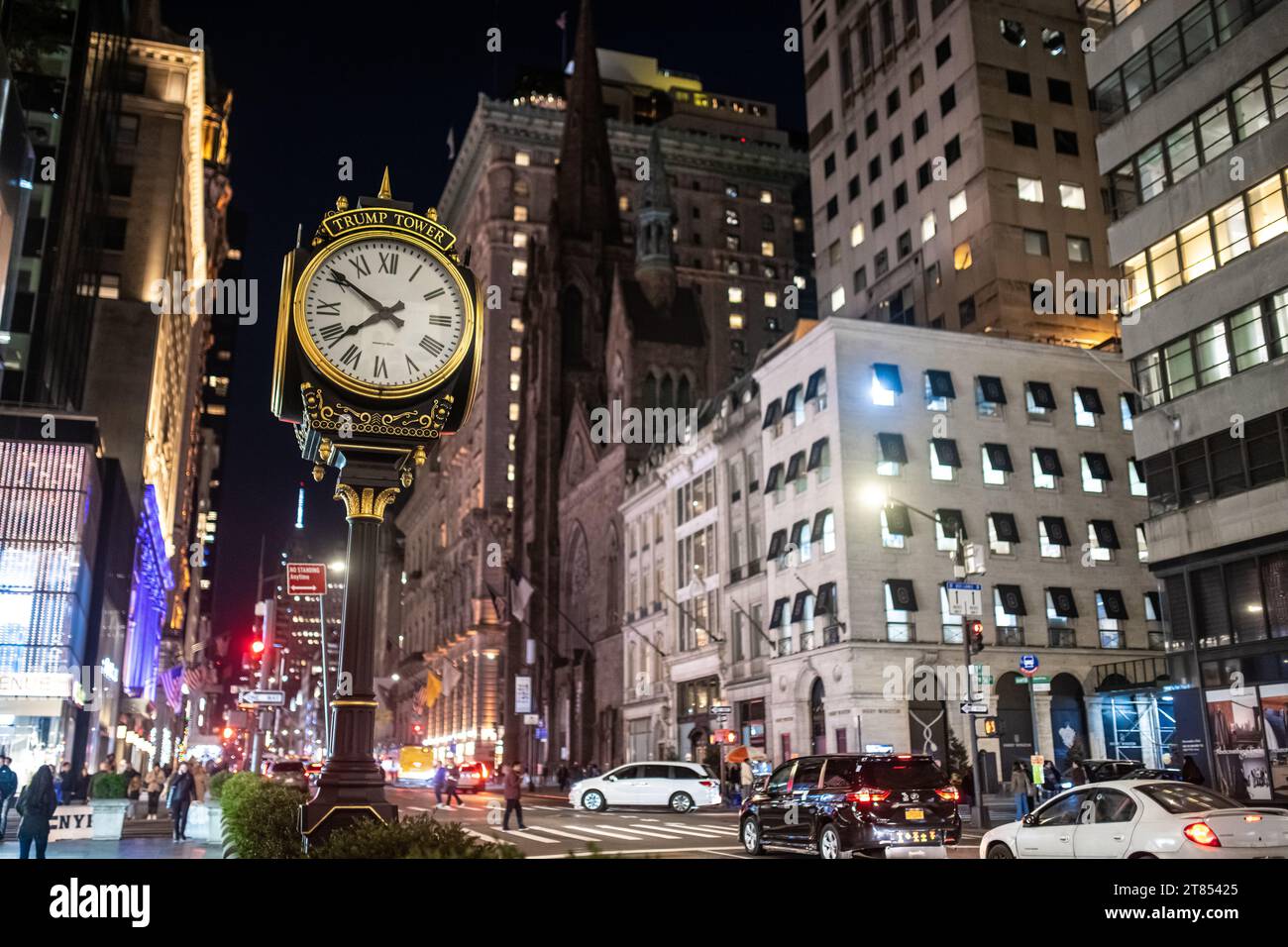 Trump tower clock in new york hi-res stock photography and images - Alamy
