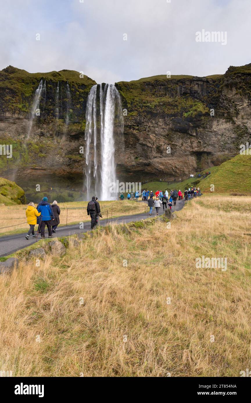 People walking along waterfall hi-res stock photography and images - Alamy