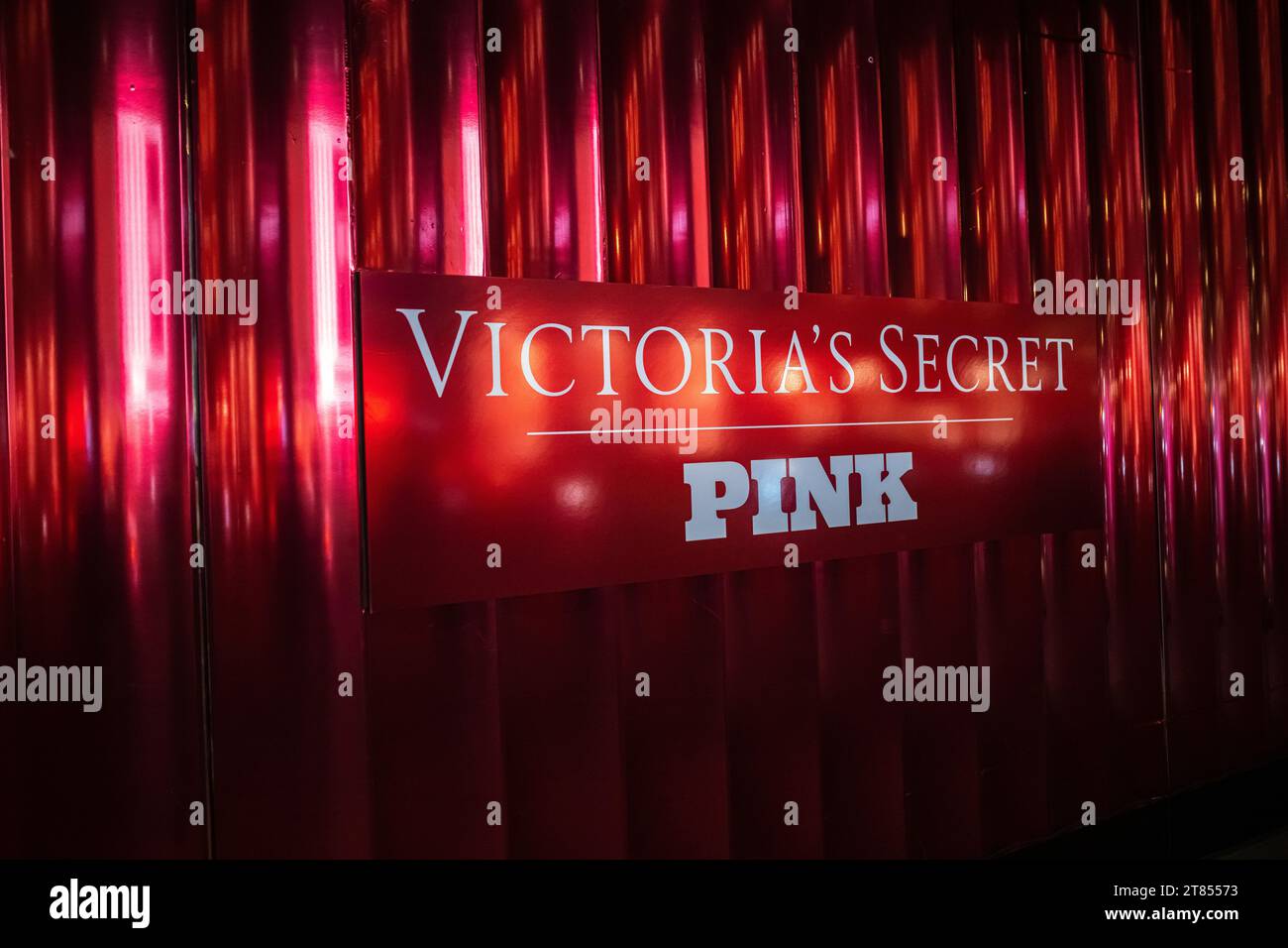 Victorias secret logo store hi-res stock photography and images - Alamy