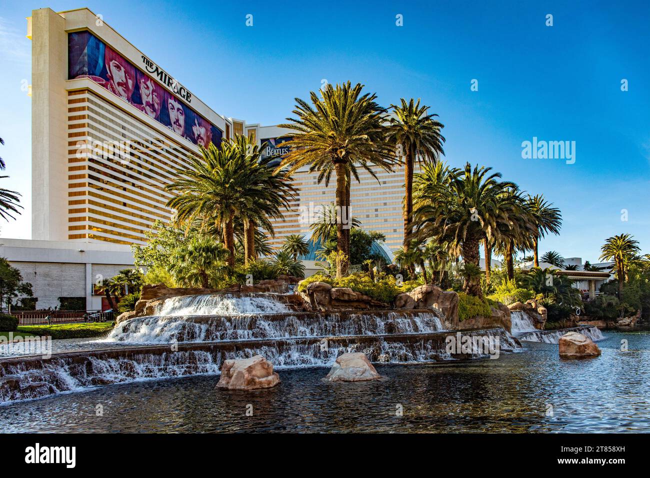 The Mirage Las Vegas Waterfall 10 Free Things To Do In Las Vegas