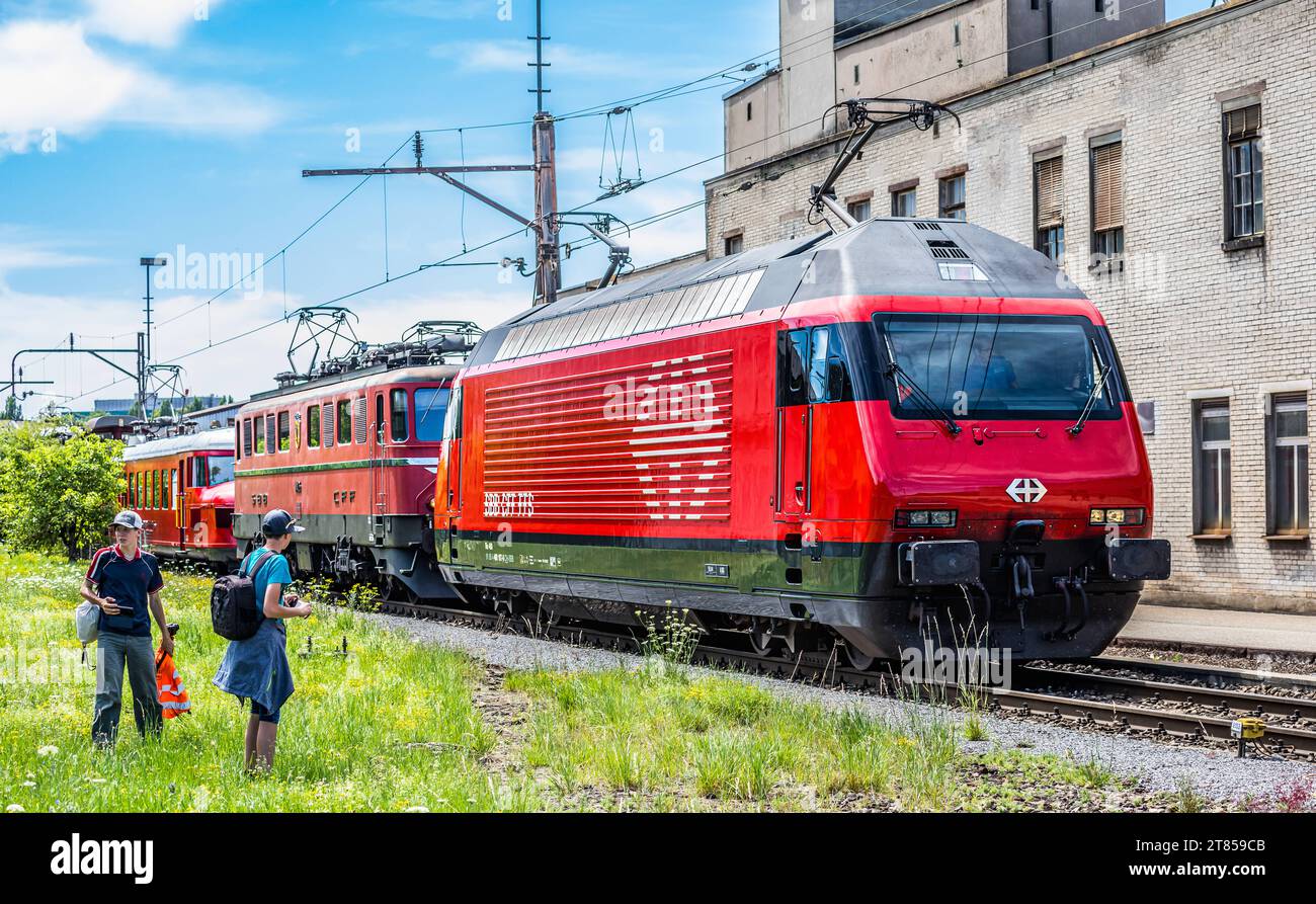 Fitnessfahrt SBB Historic Eine SBB Re 460, besser bekannt unter Lok ...