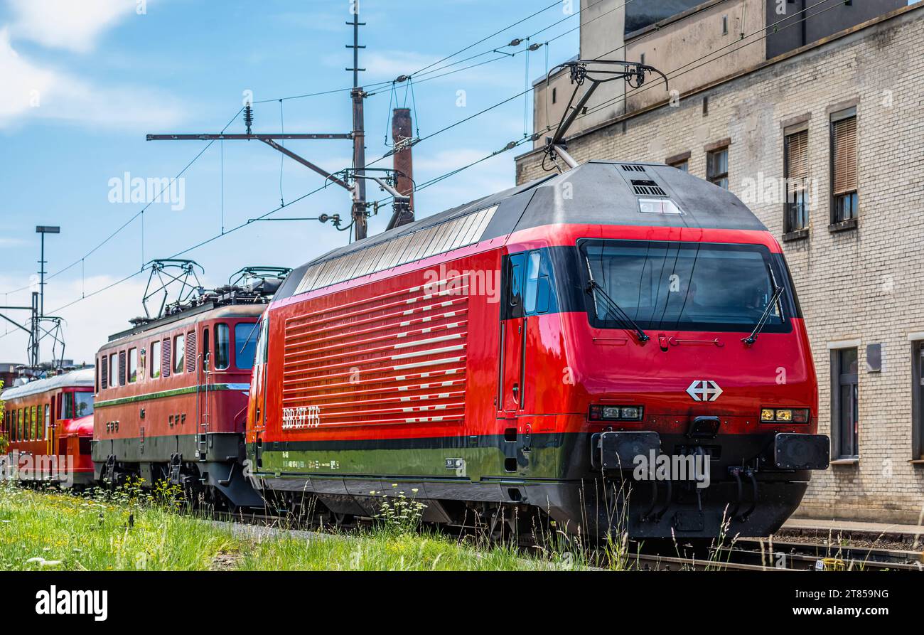 Fitnessfahrt SBB Historic Eine SBB Re 460, besser bekannt unter Lok ...
