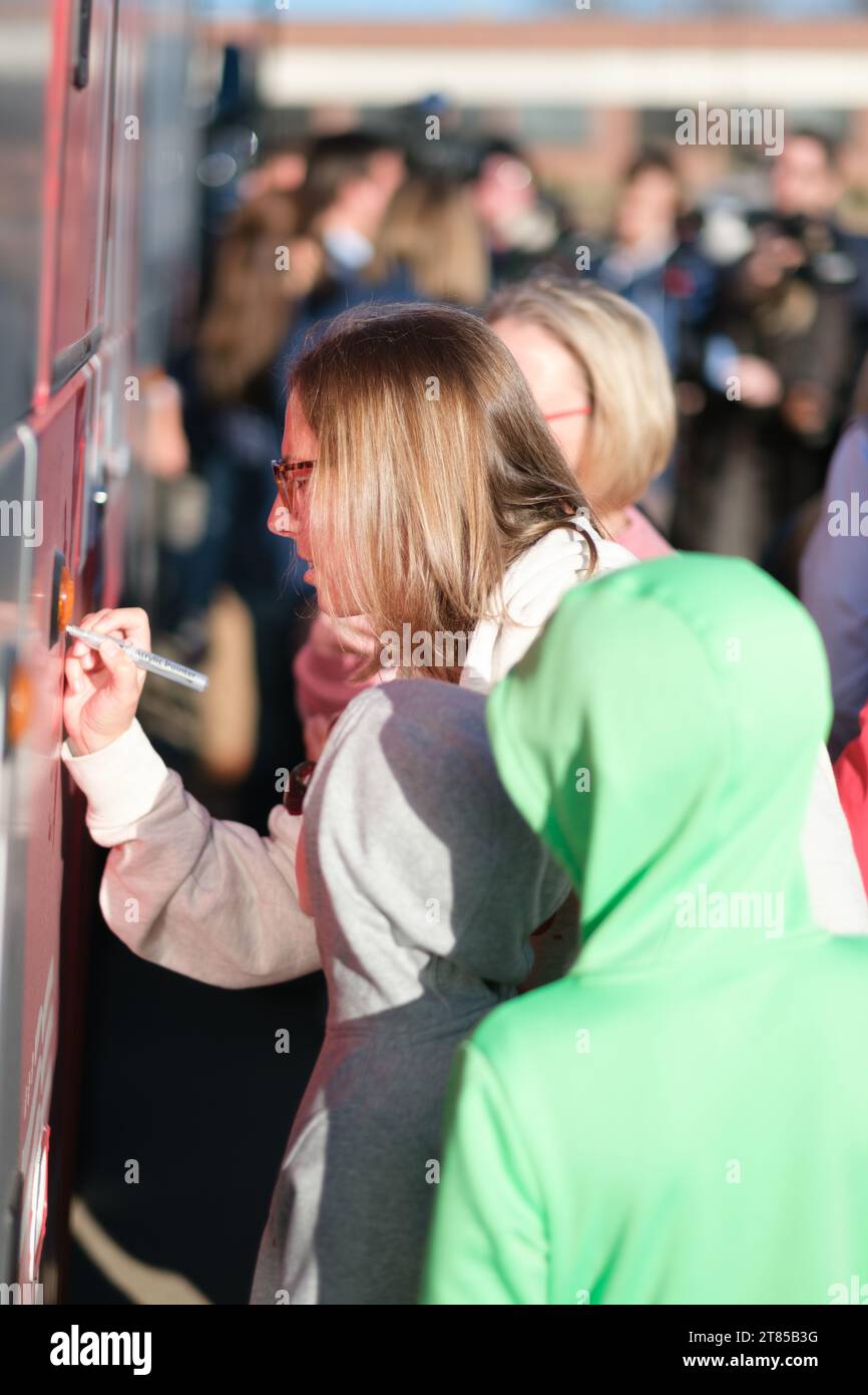 Des Moines, IA, USA. 17th Nov, 2023. A supporter signs the campaign bus ...