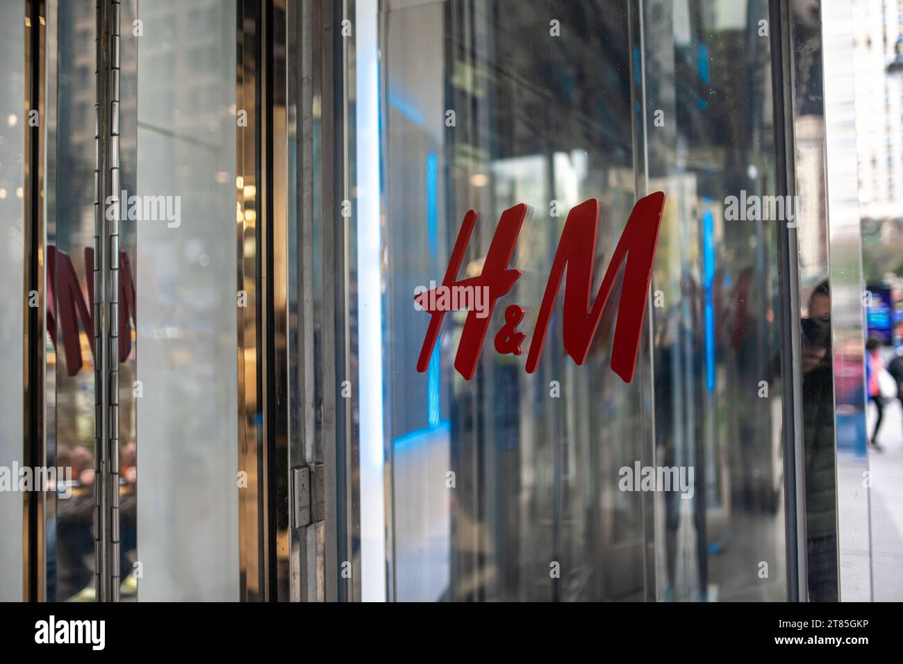 Store and logo of the H&M clothing store in New York Stock Photo - Alamy