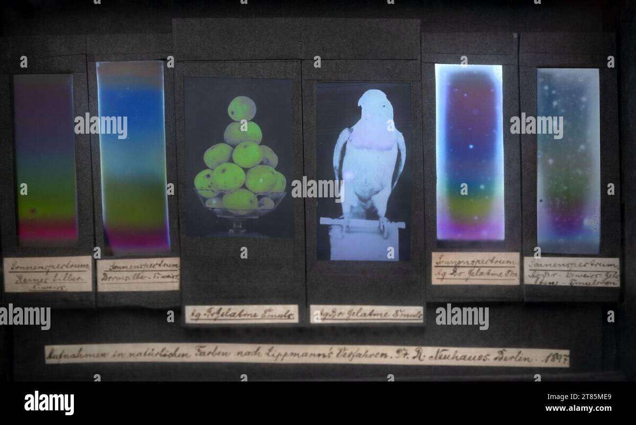 Richard Neuhauss Showcase, tile No. 1: Sun spectrum. Interference color ...