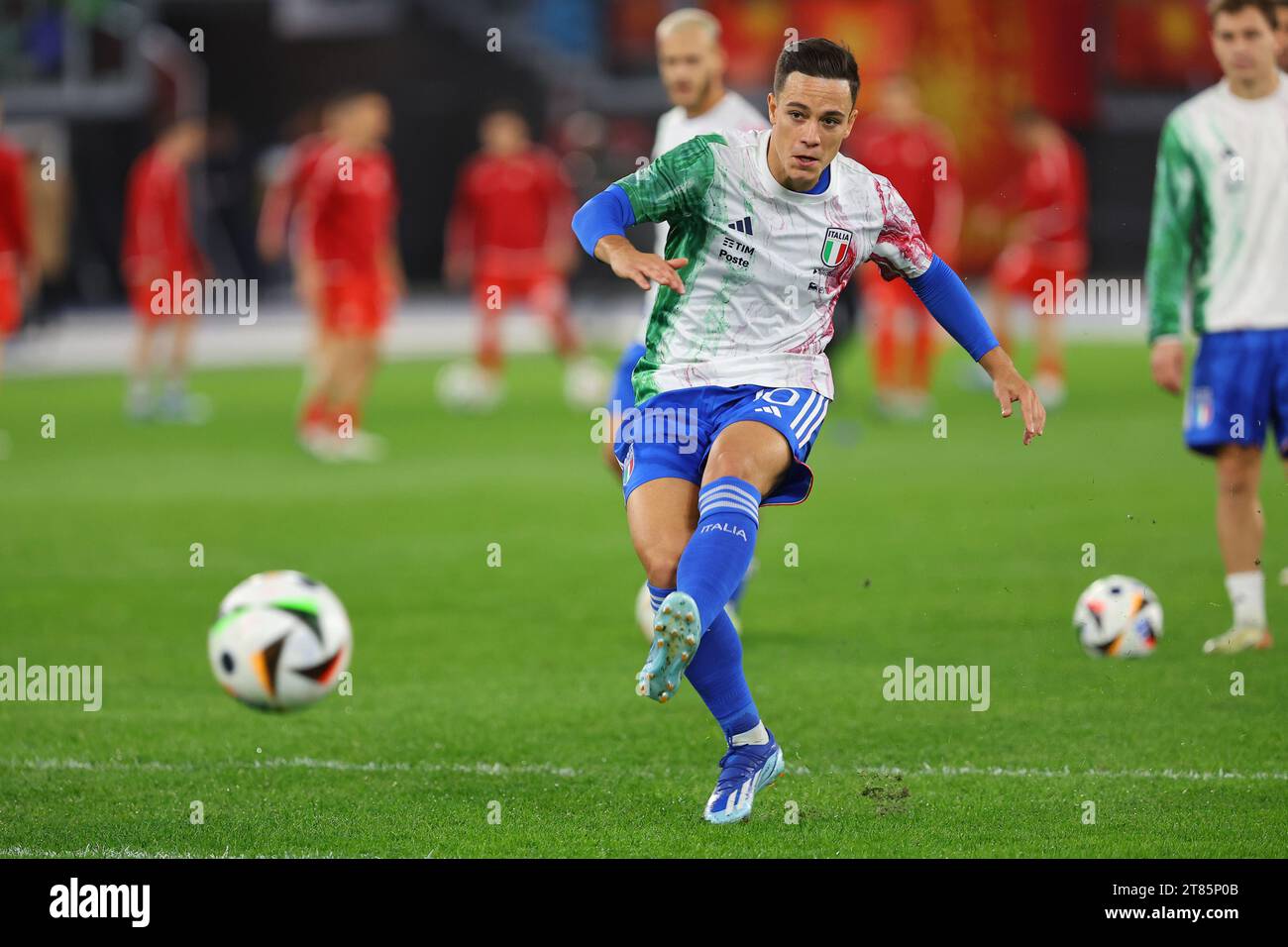 Rome, Italy 17.11.2023: Giacomo Raspadori of Italy Warm-up before ...