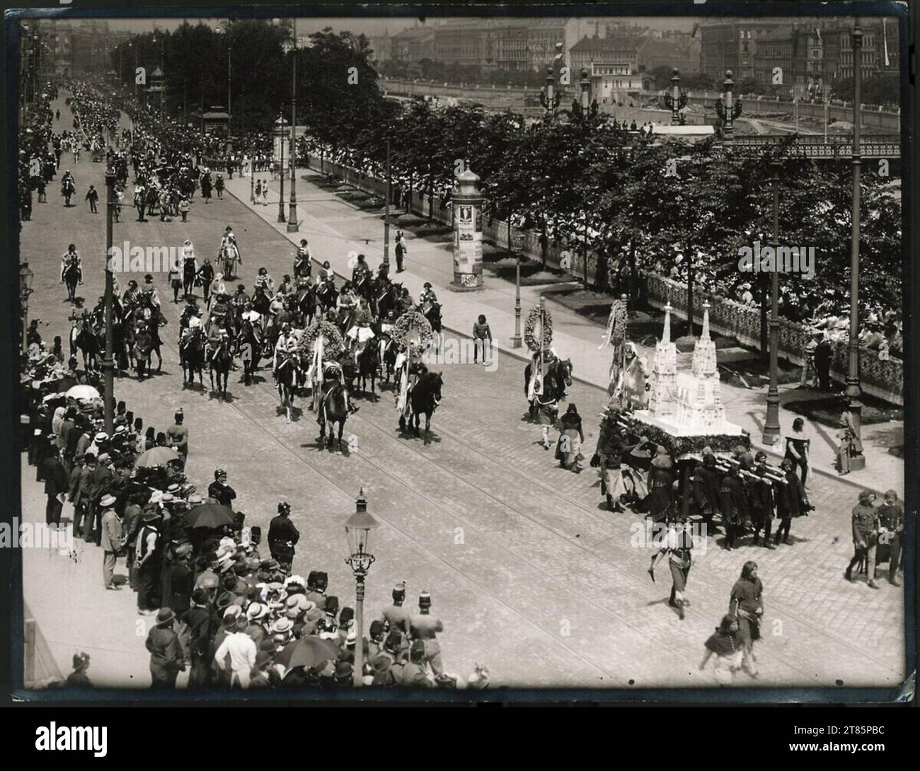 Louis Held Kaiser homage in Vienna 1908, III. Group (Rudolf IV., 14th ...