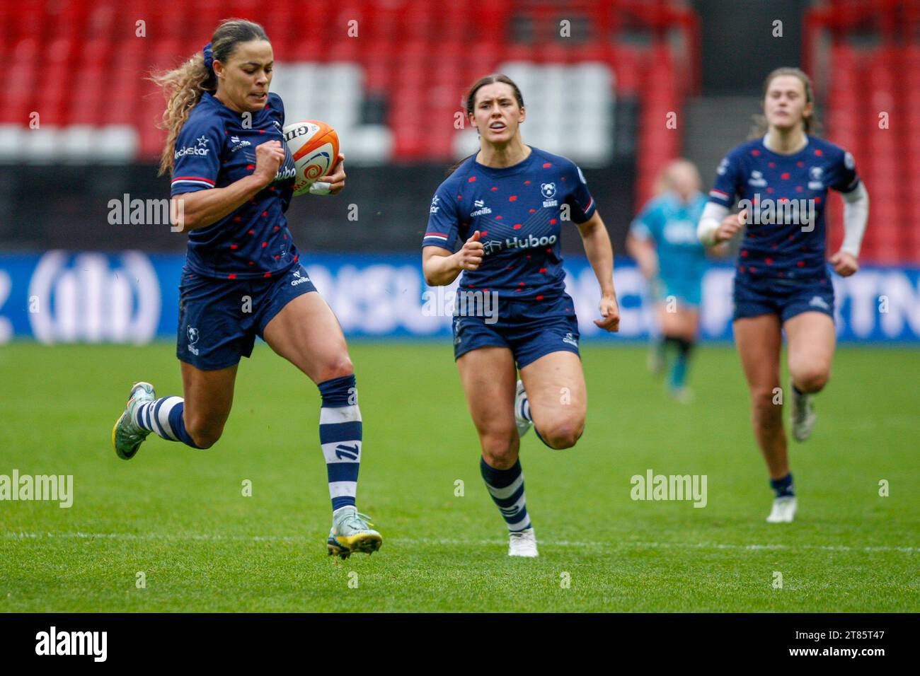 Bristol Bears Deborah Wills breaks for the try line Stock Photo - Alamy