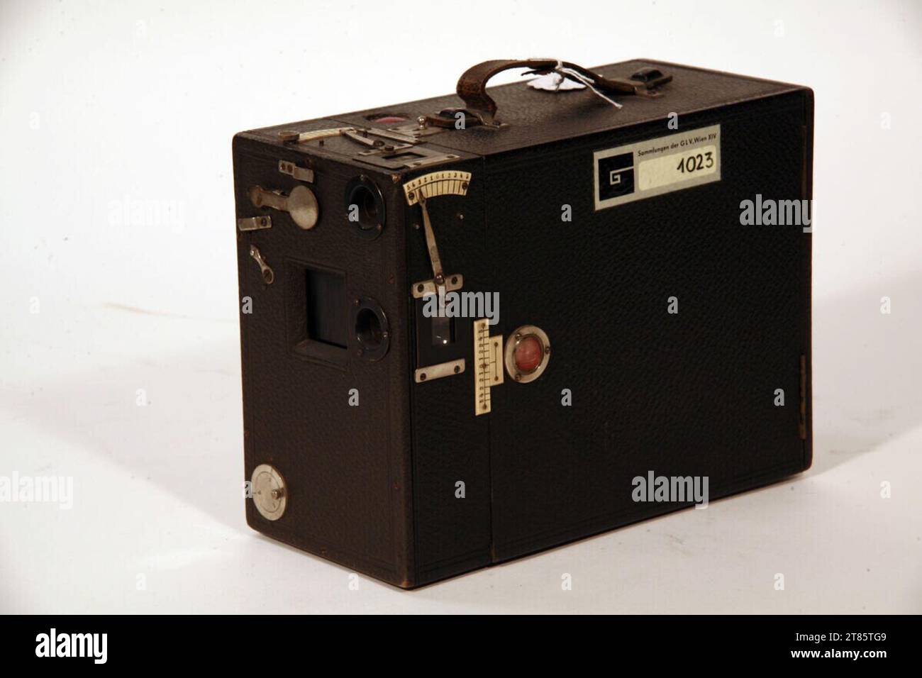 Dr. Rudolf Krügener (Produzent in) Magazine box camera - 9 x 12 cm ...