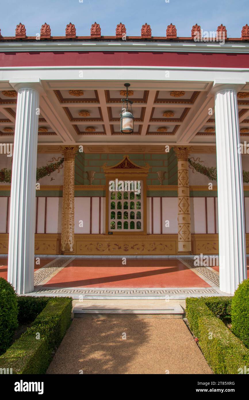 Getty villa statues hi-res stock photography and images - Alamy